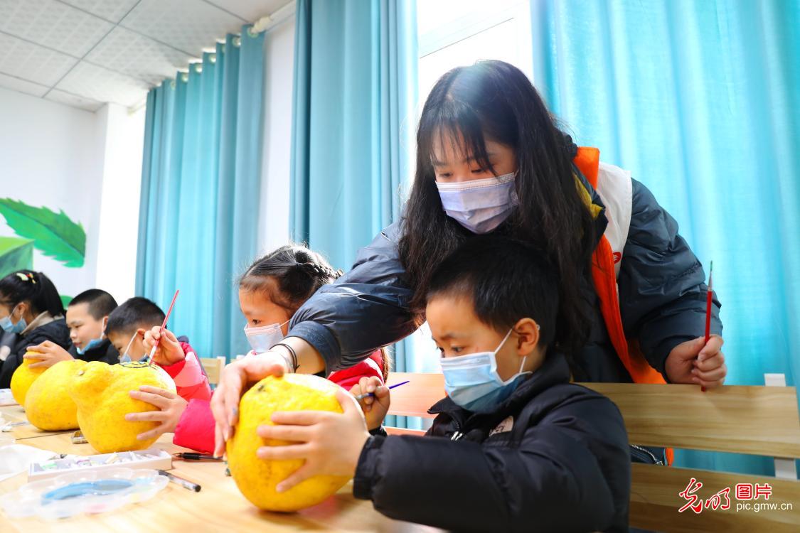 Pomelo painting activity to promote epidemic prevention and fire safety(2)