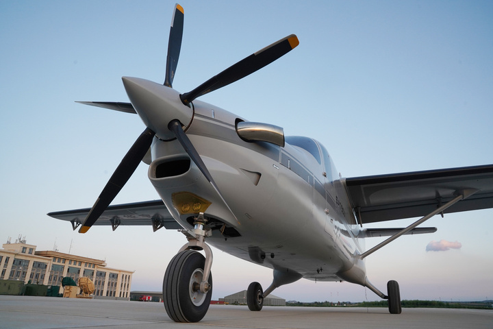 国产最大无人运输机成功首飞